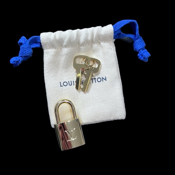 Louis Vuitton | Accessories | Rare 677 New Authentic Louis Vuitton ...